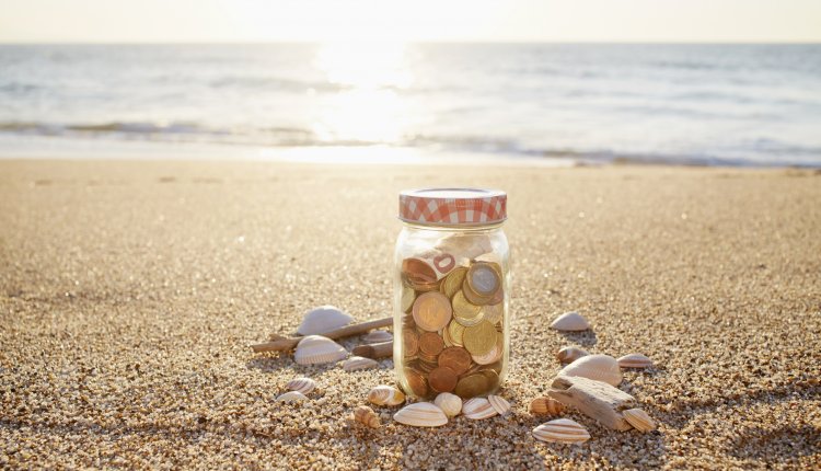 Hoeveel vakantiegeld krijgen AOW'ers in 2025? | PlusOnline